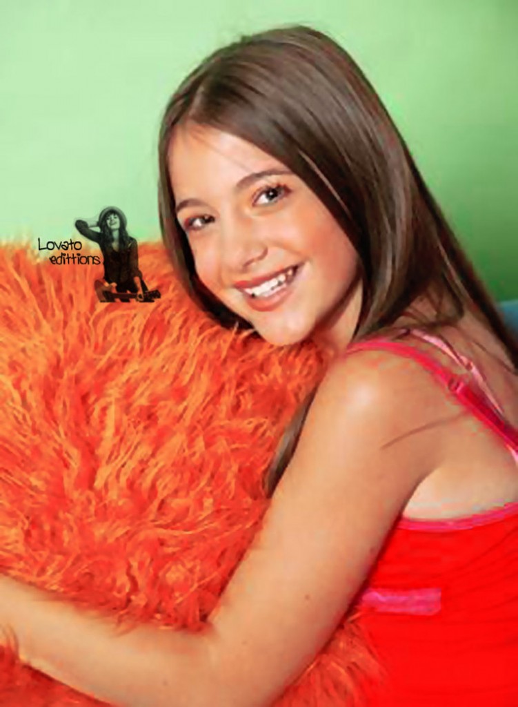 Alexa Nikolas - Celebrity Biography